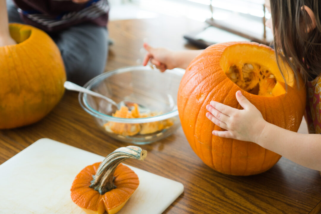 Tuto : comment sculpter sa citrouille d’Halloween ? – Décorations Halloween